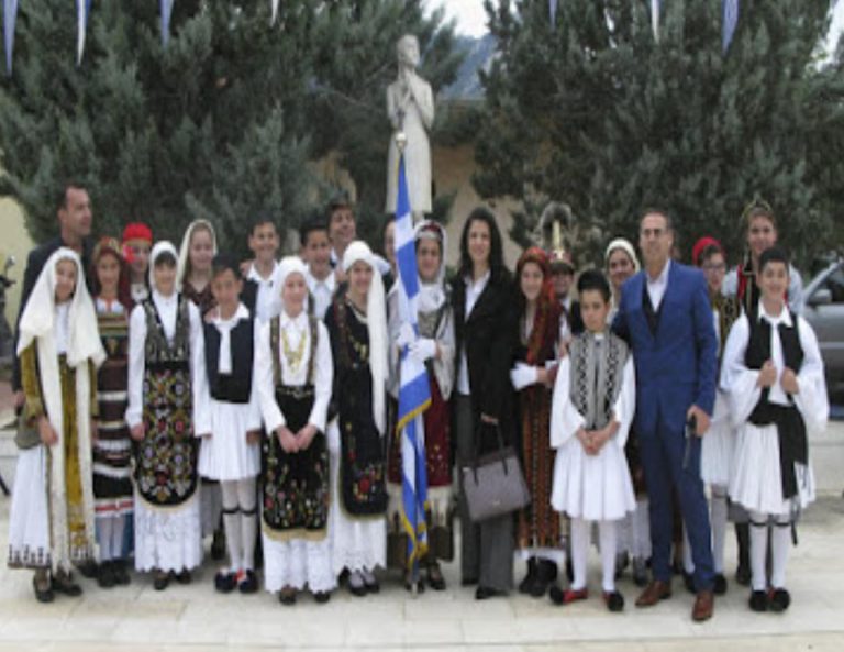 "ΣΜΙΛΕΨΕ ΠΑΛΙ, ΔΑΣΚΑΛΕ ΨΥΧΕΣ...ΣΚΑΨΕ ΒΑΘΕΙΑ..." - ΟΤΑΝ ΟΙ ΣΤΙΧΟΙ ΤΟΥ ...