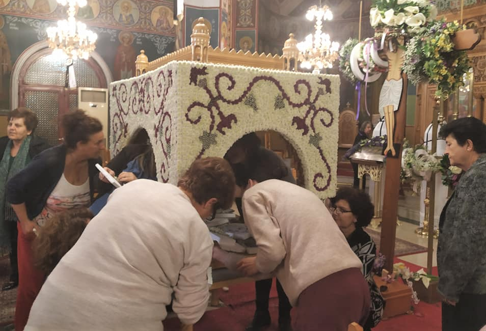 Ι.Ν Αγίου Δημητρίου Βοχαϊκού: 27.000 άνθη και 3.000 χάντρες ...