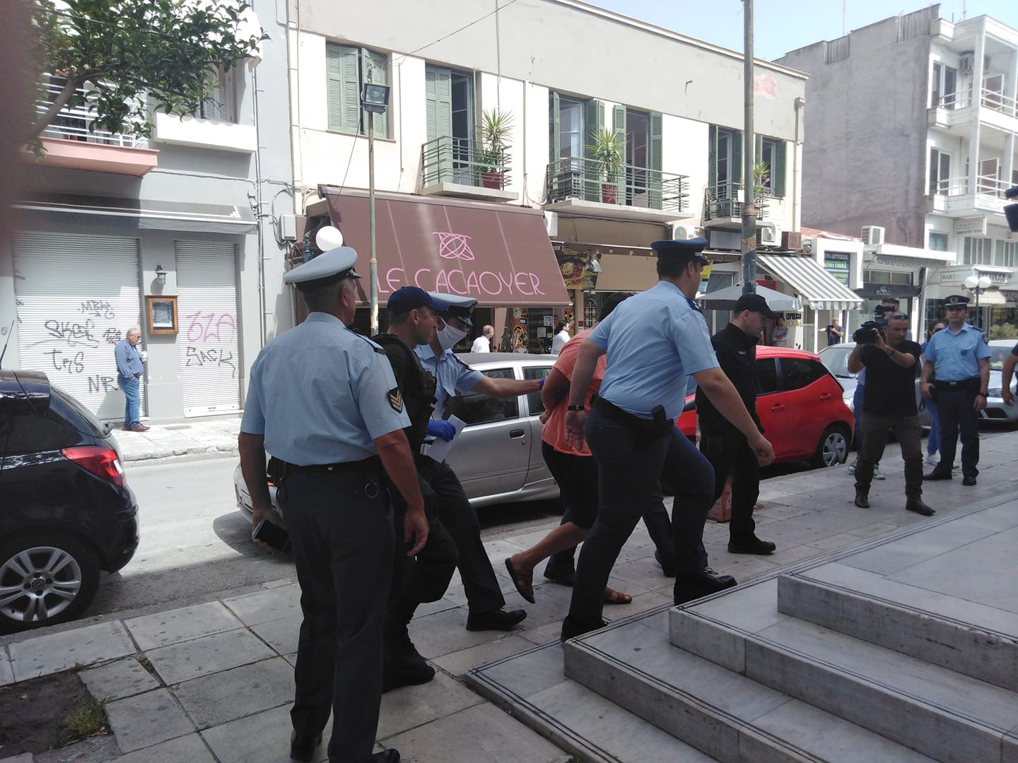 Ενώπιον του ανακριτή ο 53χρονος που σκότωσε τον 15χρονο στην Κόρινθο ...