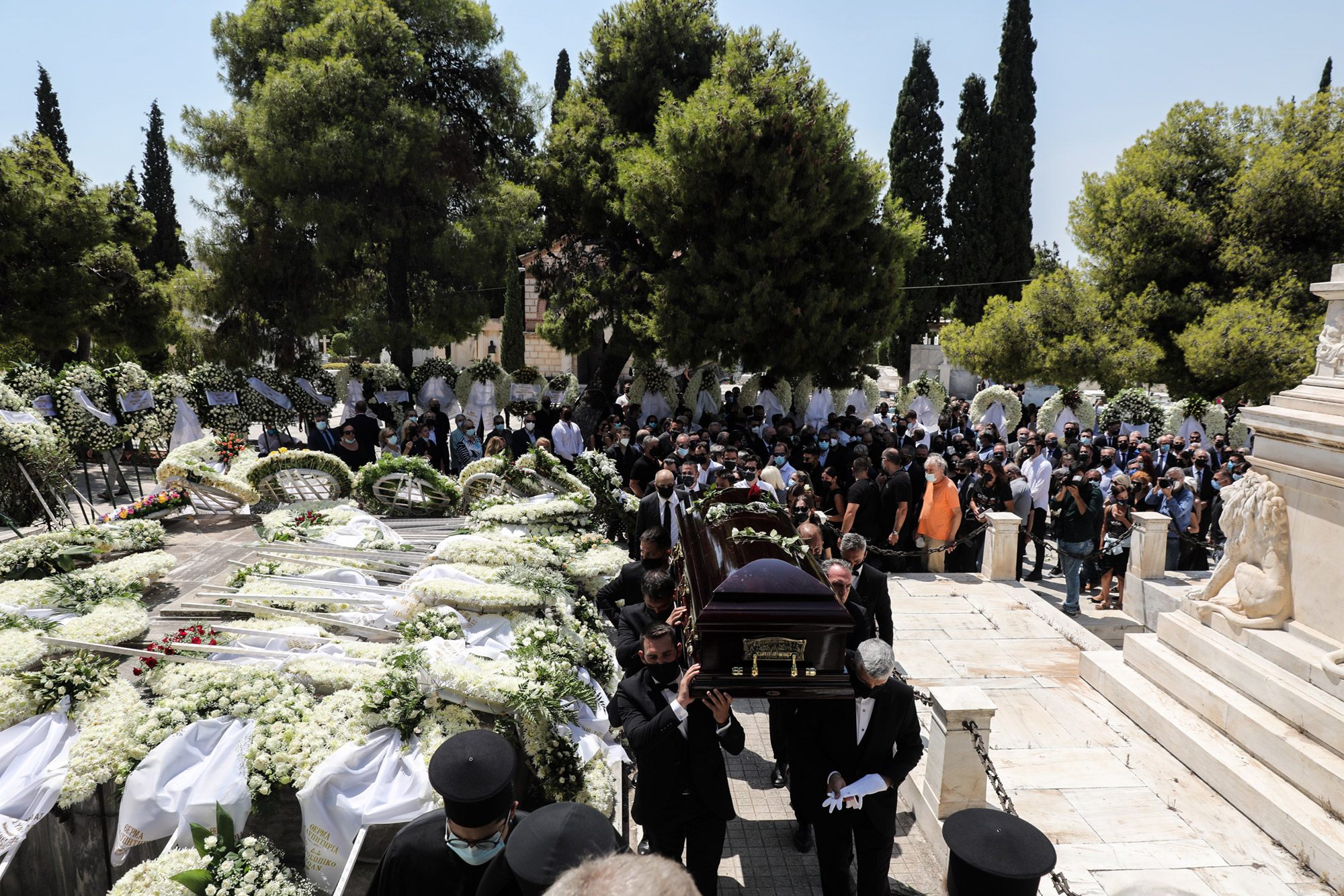 Κηδεύτηκε ο Κωνσταντίνος Μίχαλος στο Α’ Νεκροταφείο Αθηνών - KorinthosTV