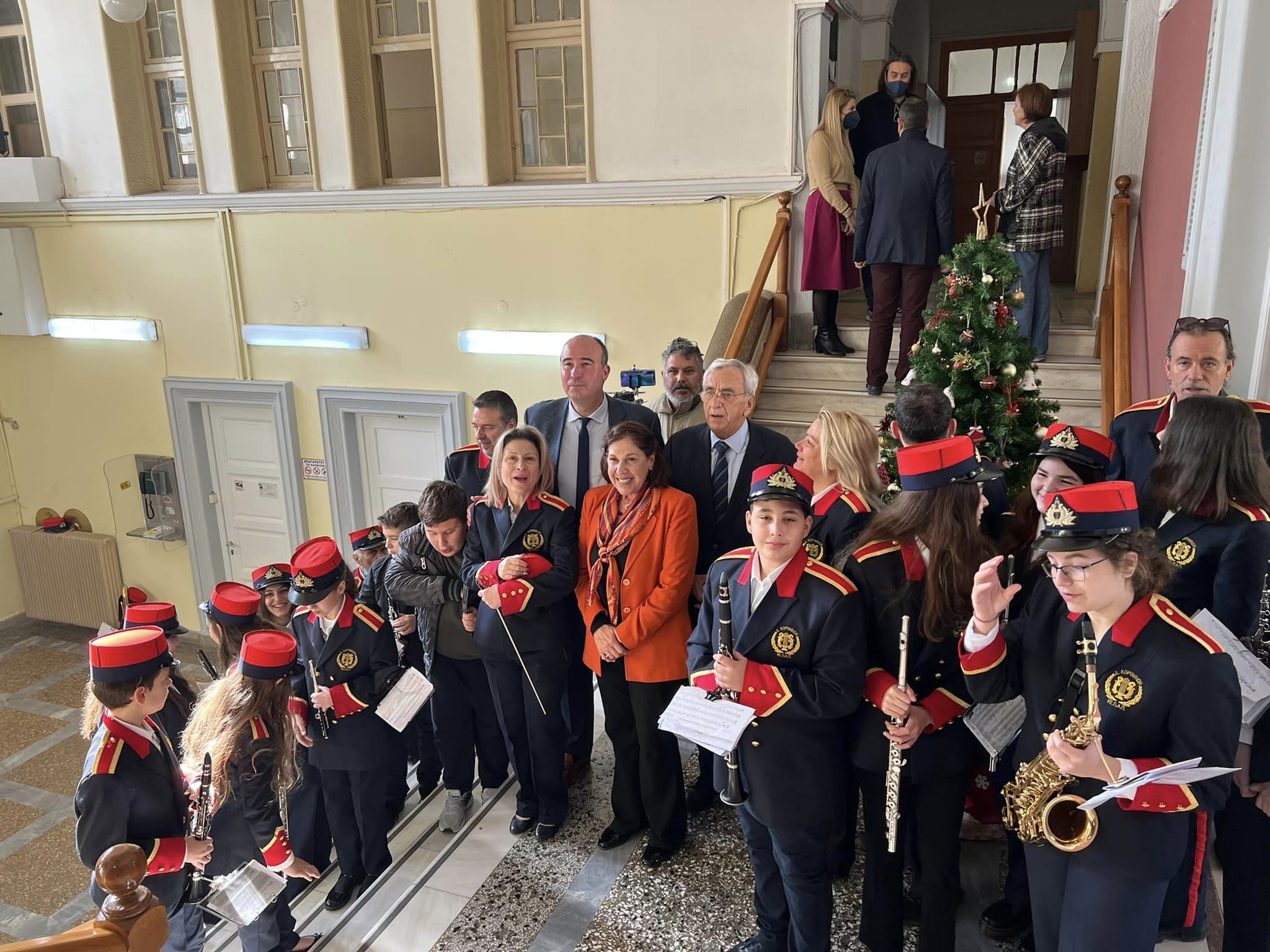 Τα Πρωτοχρονιατικα κάλαντα στο κτήριο της Περιφερειακής Ενότητας ...