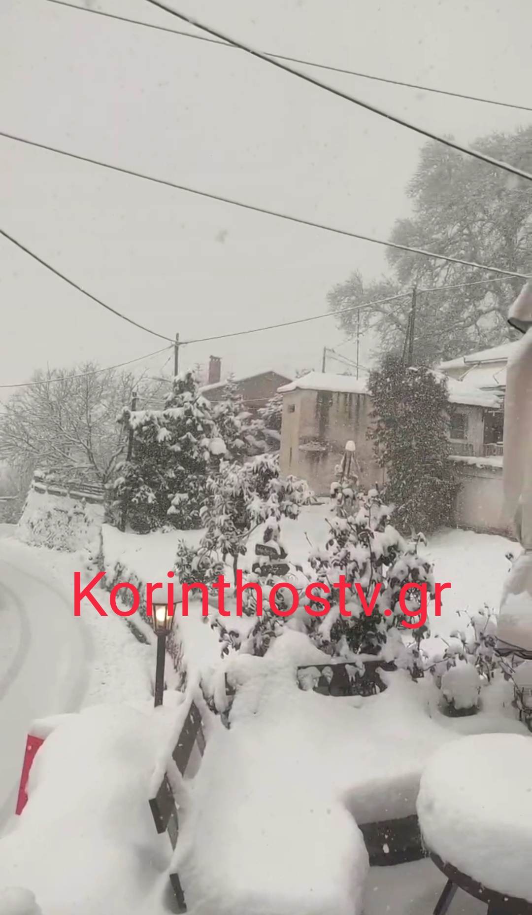 Χιονίζει τώρα στα Τρίκαλα Κορινθίας (video) - KorinthosTV