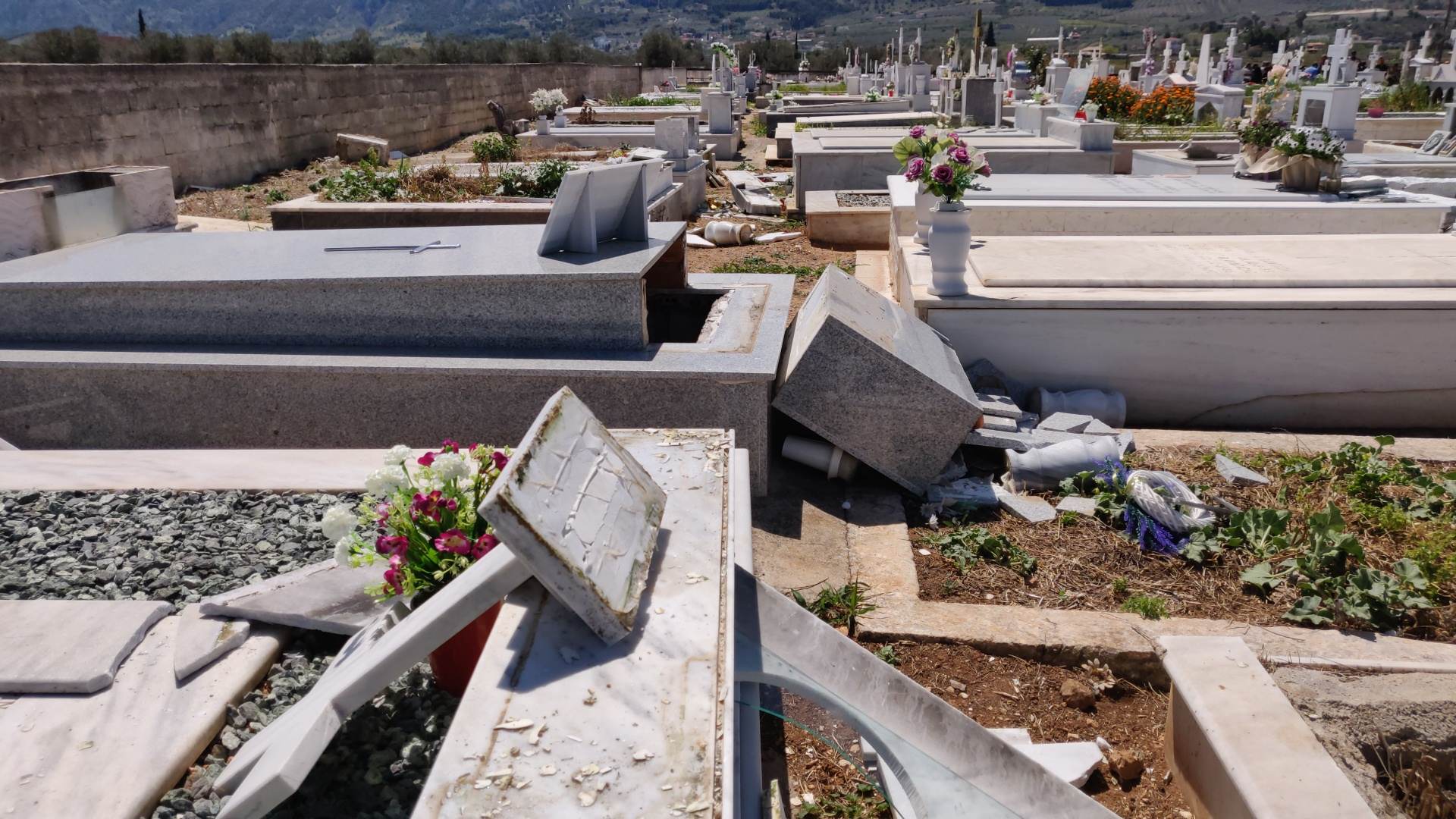 Αγανακτισμένοι οι κάτοικοι των Εξαμιλίων - Βανδαλισμοί και απίστευτες ...