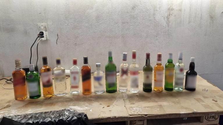 Γέμιζαν τα μαγαζιά σε Αθήνα και Θεσσαλονίκη με νοθευμένο αλκοόλ ...