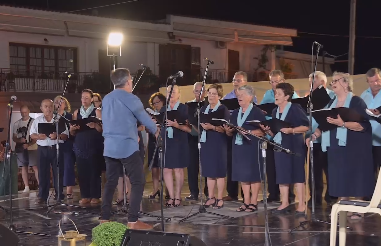 Μάγεψαν οι χορωδίες των ΚΑΠΗ στα ΑΘίκια! - KorinthosTV