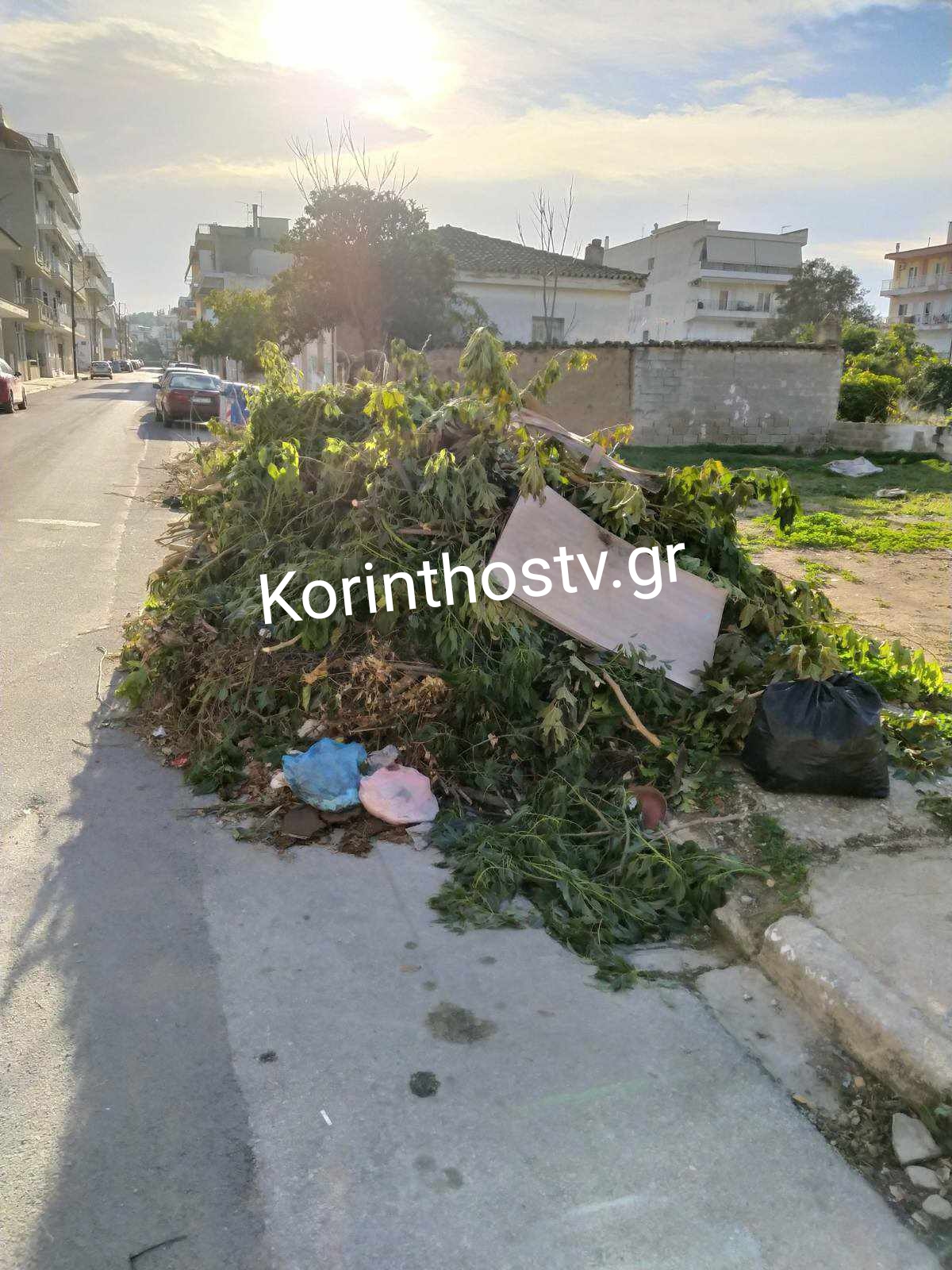Πρόβλημα με τα ογκώδη απορρίμματα στην Κόρινθο (φωτό) - KorinthosTV