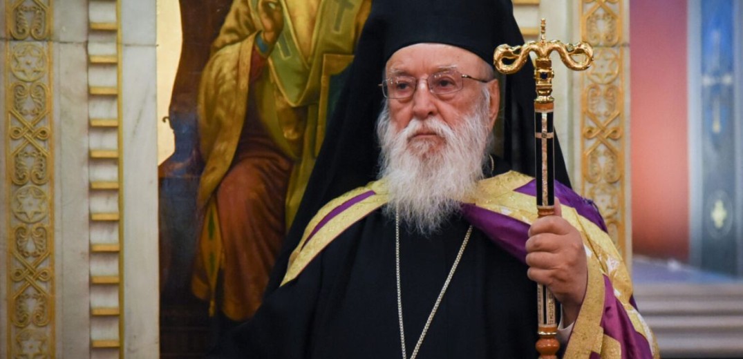 Παρουσία του Αρχιεπισκόπου η κηδεία του Μακαριστού Μητροπολίτη ...