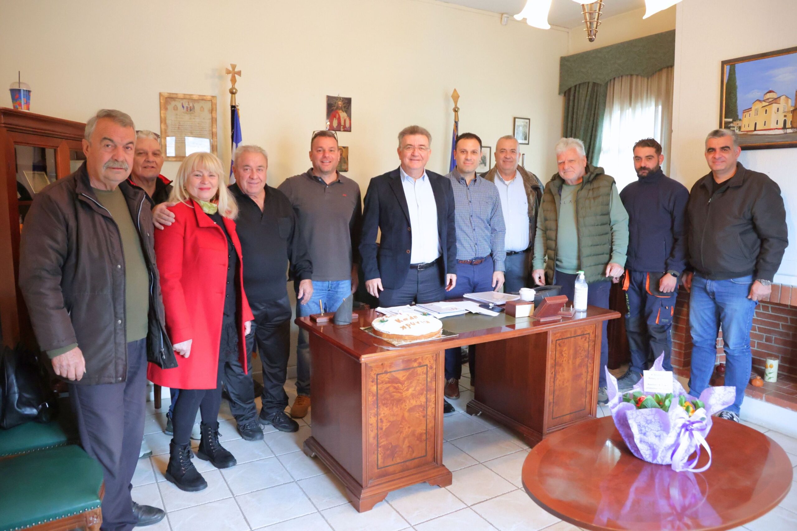 Στο δημαρχείο των Αθικίων βρέθηκε ο Δήμαρχος Κορινθίων Νίκος Σταυρέλης ...