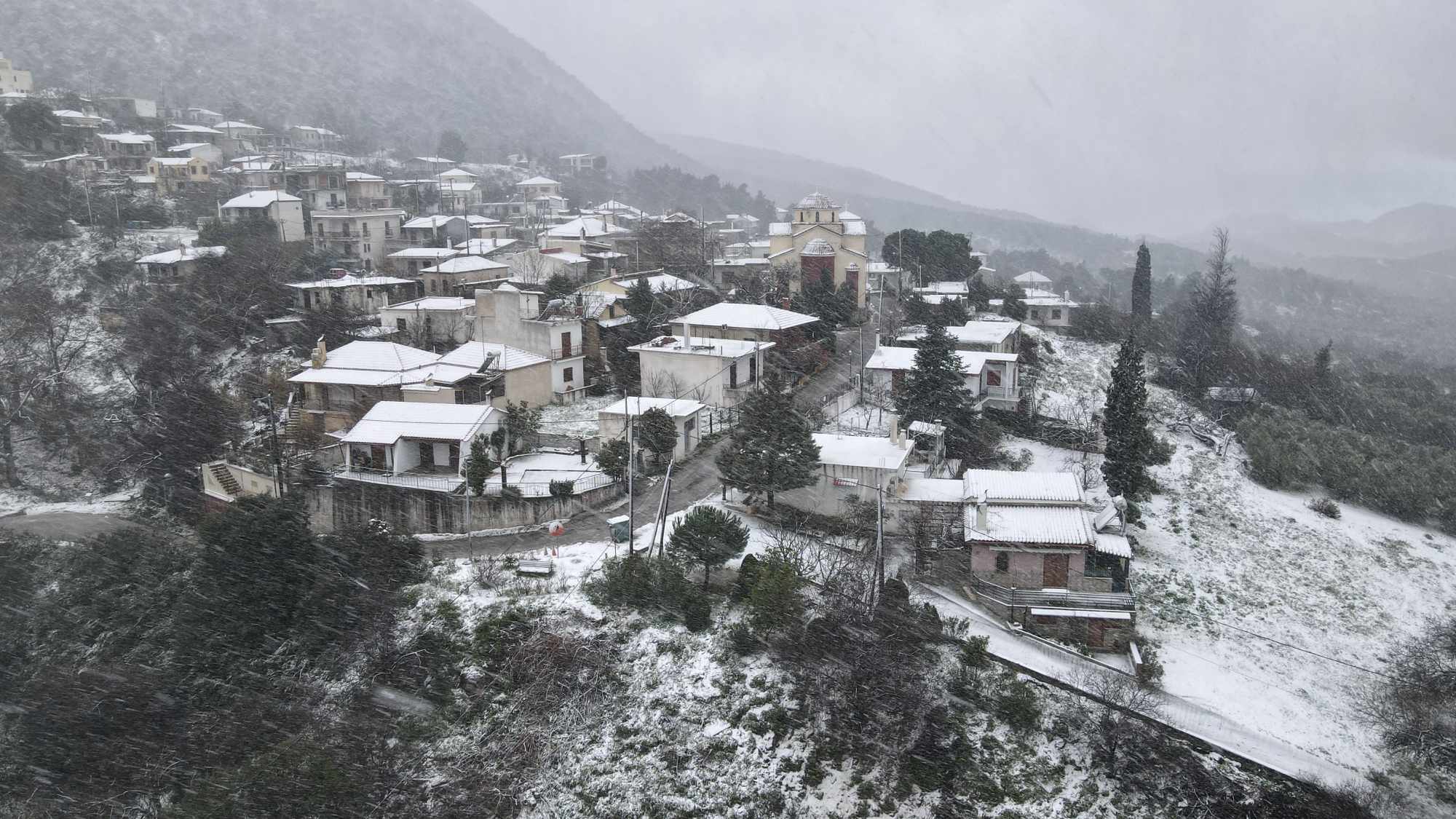 Μαγικές εικόνες από τα χιονισμένα Πίσια Κορινθίας (video-εικόνες ...