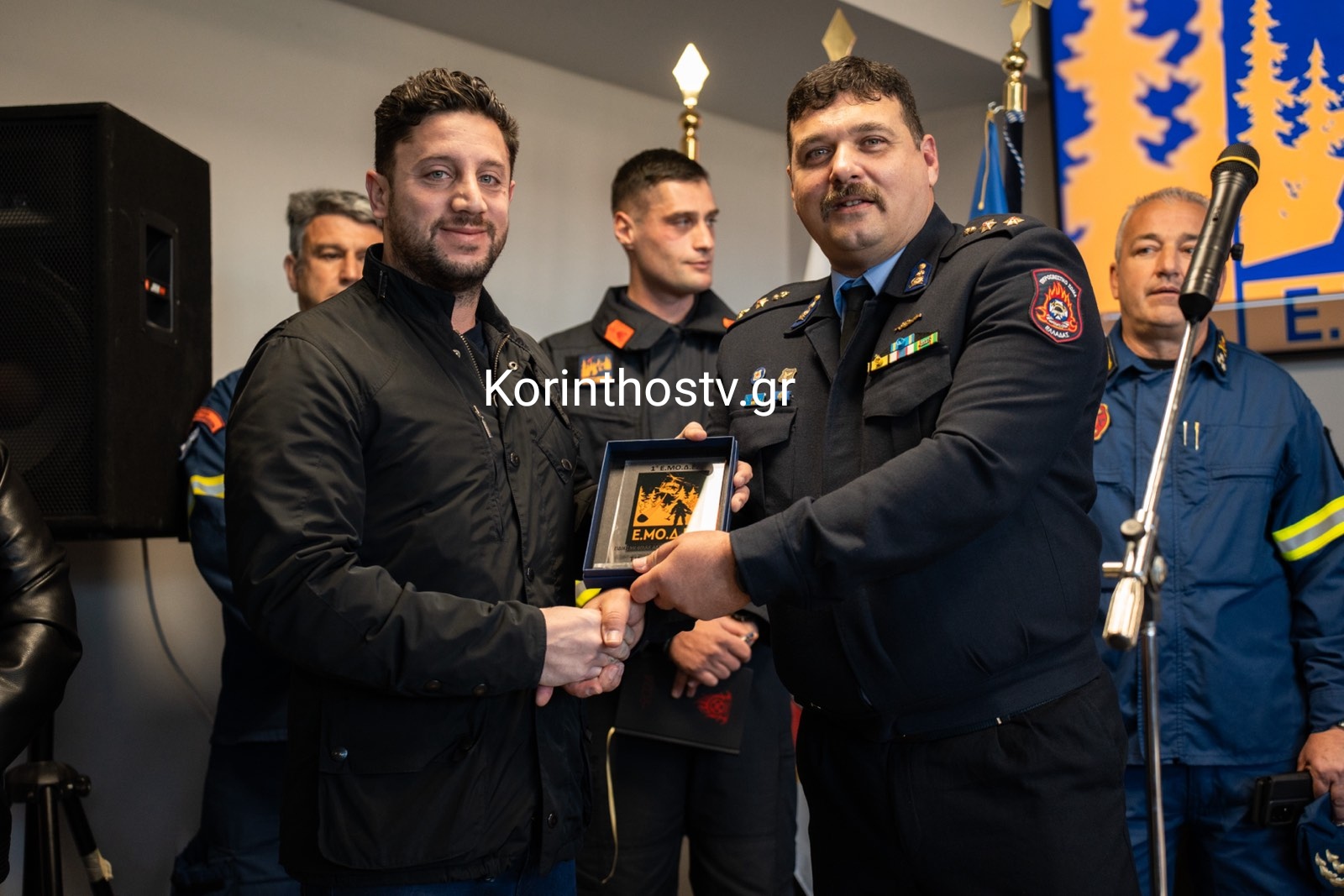 Τιμητική πλακέτα παρέλαβε ο ιατρός Θεόδωρος Σεργεντάνης - KorinthosTV