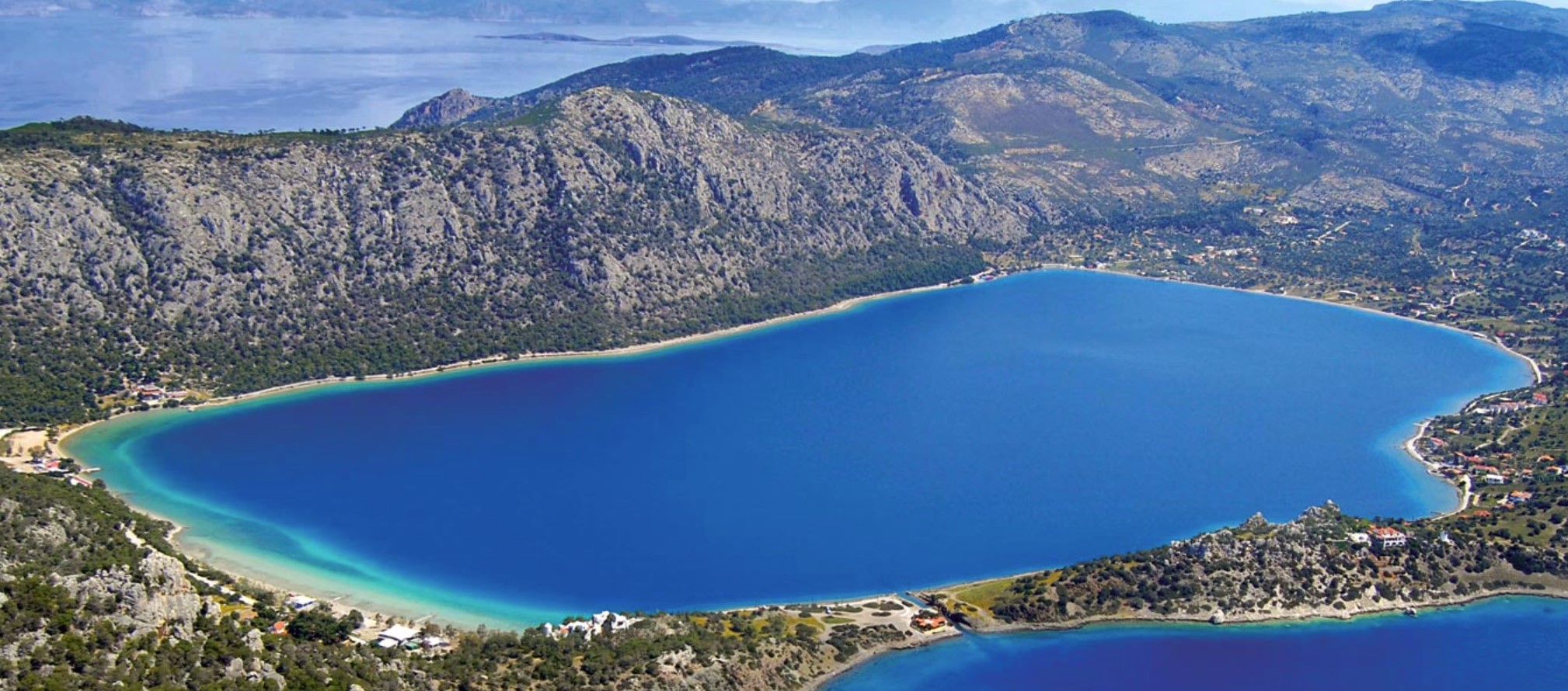 Το Ηραίο Βουλιαγμένης και ο φάρος του ακρωτηρίου Μελαγκάβι Λουτρακίου ...