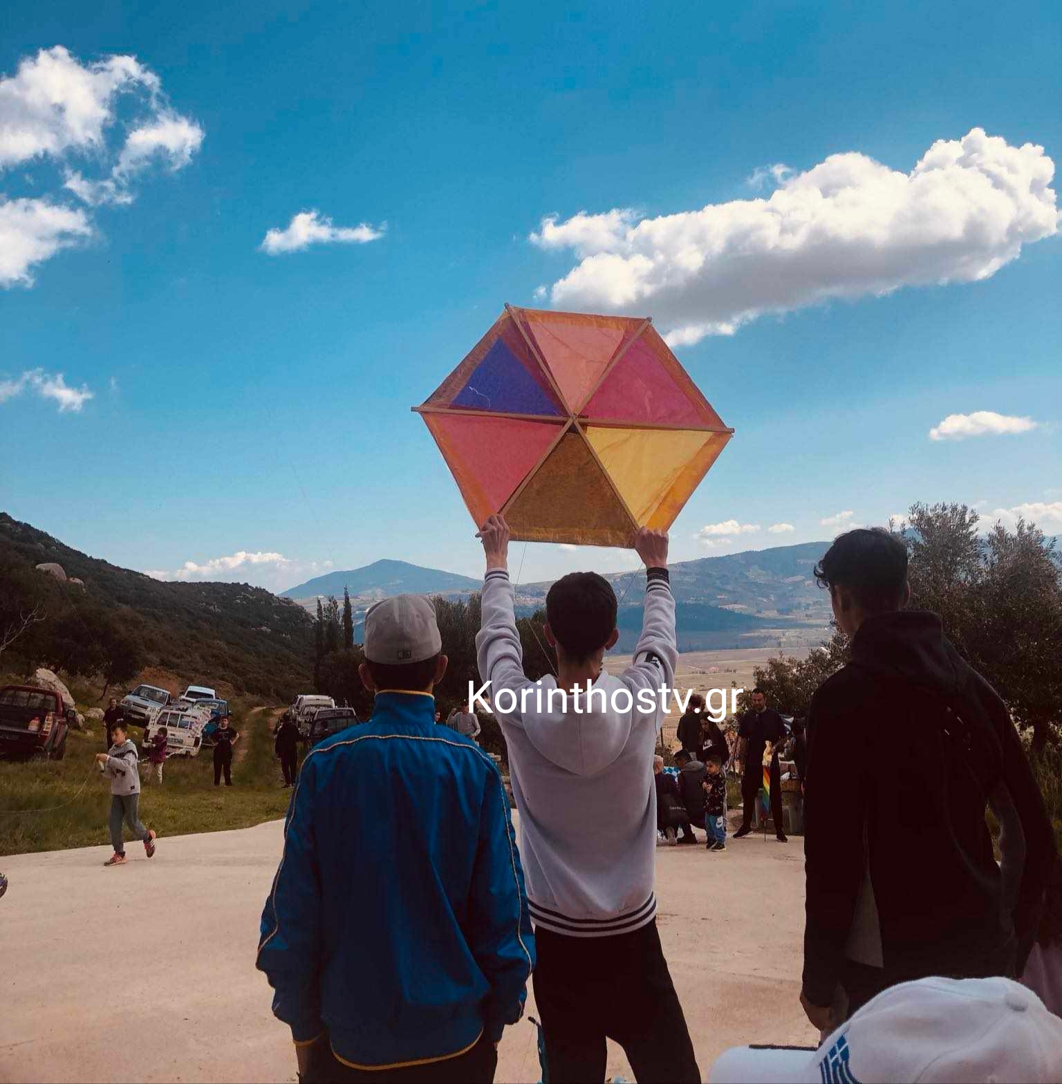 Καθαρά Δευτέρα: Πέταγμα χαρταετού στο Πετρί Κορινθίας (εικόνες ...