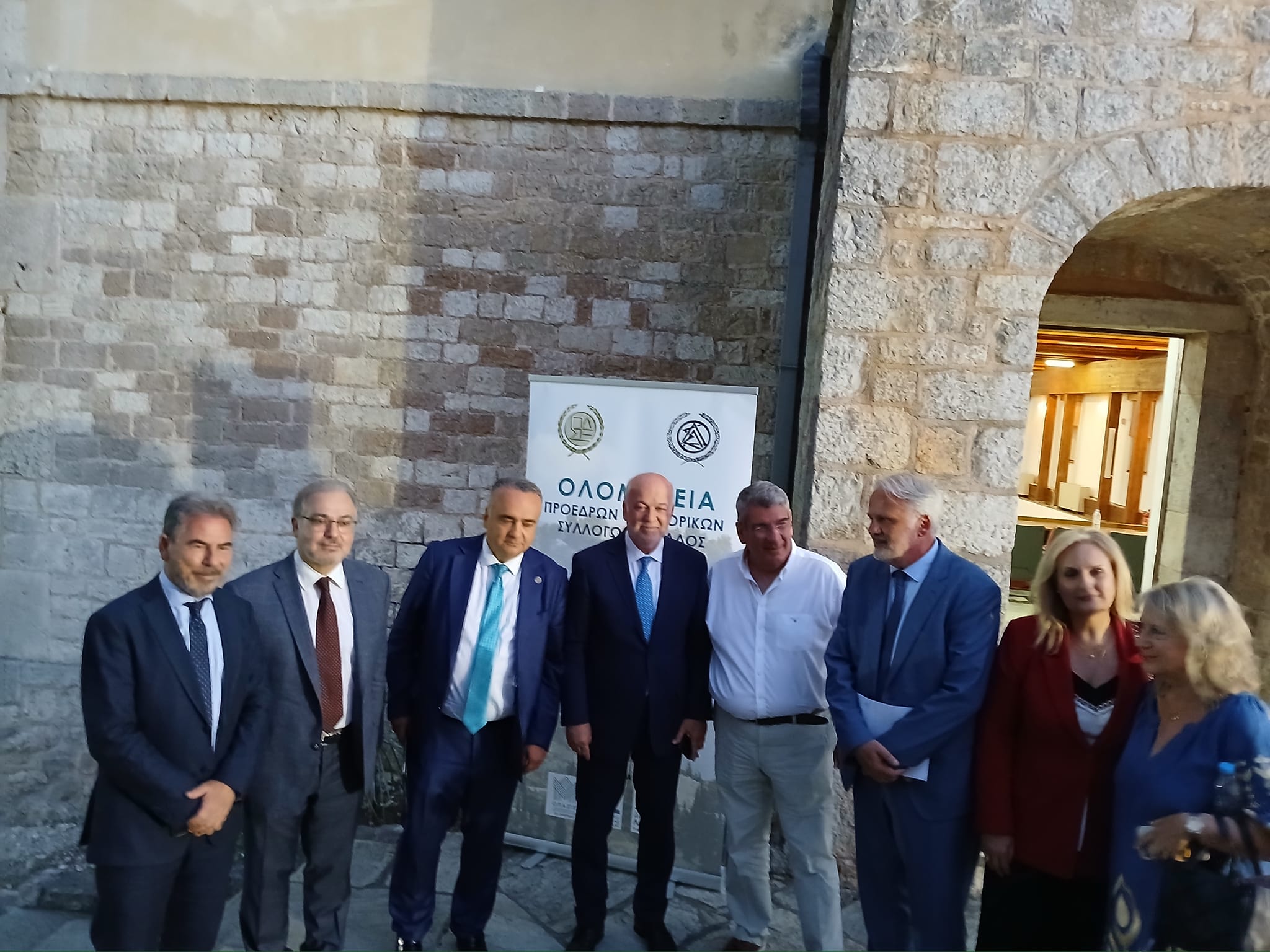 Η πρόεδρος του δικηγορικού συλλόγου Κορίνθου Π. Επιβατινού στην ...