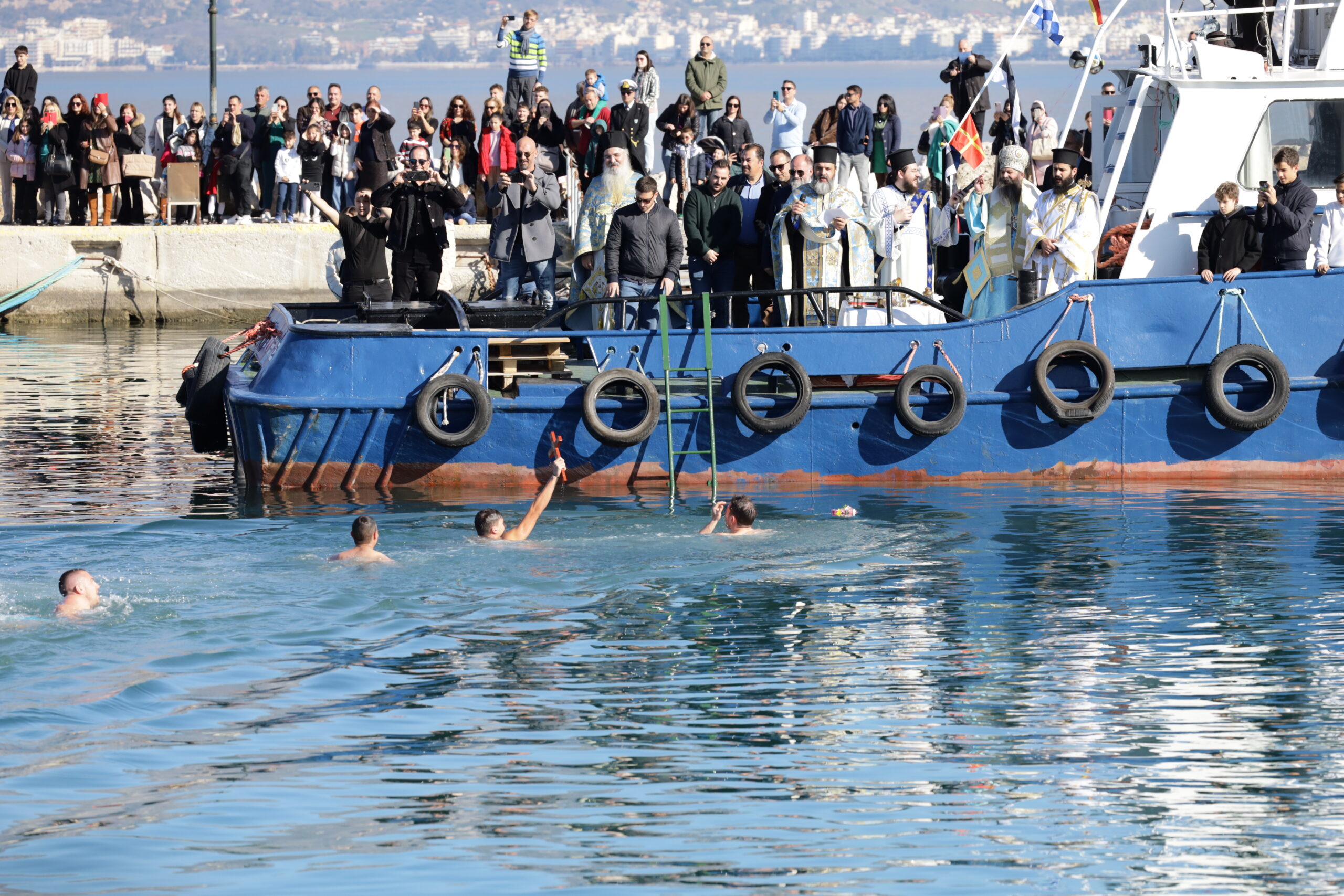 Με λαμπρότητα τελέστηκε ο Αγιασμός των Υδάτων στην Κόρινθο (video ...