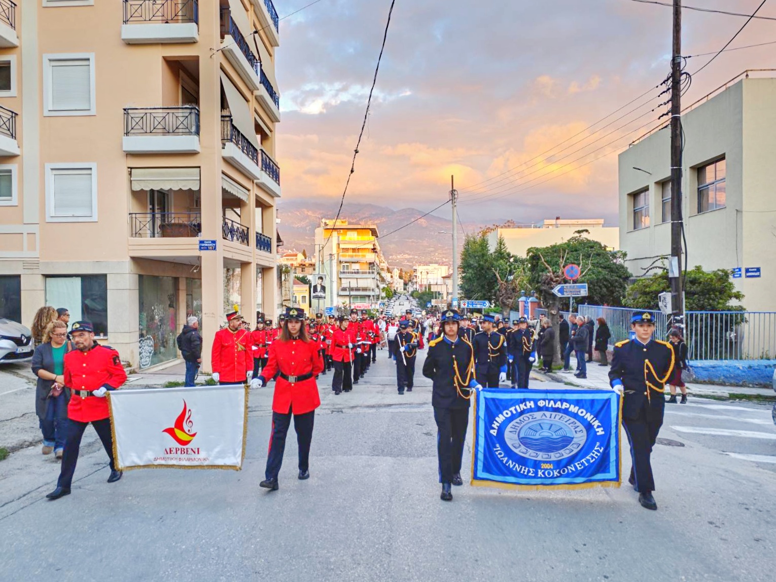 Κοινή εμφάνιση της Δημοτικής Φιλαρμονικής Δερβενίου και της Δημοτικής ...
