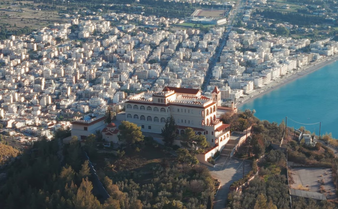 Το Μοναστήρι του Οσίου Παταπίου: Ένα Θαύμα στο Λουτράκι (video ...